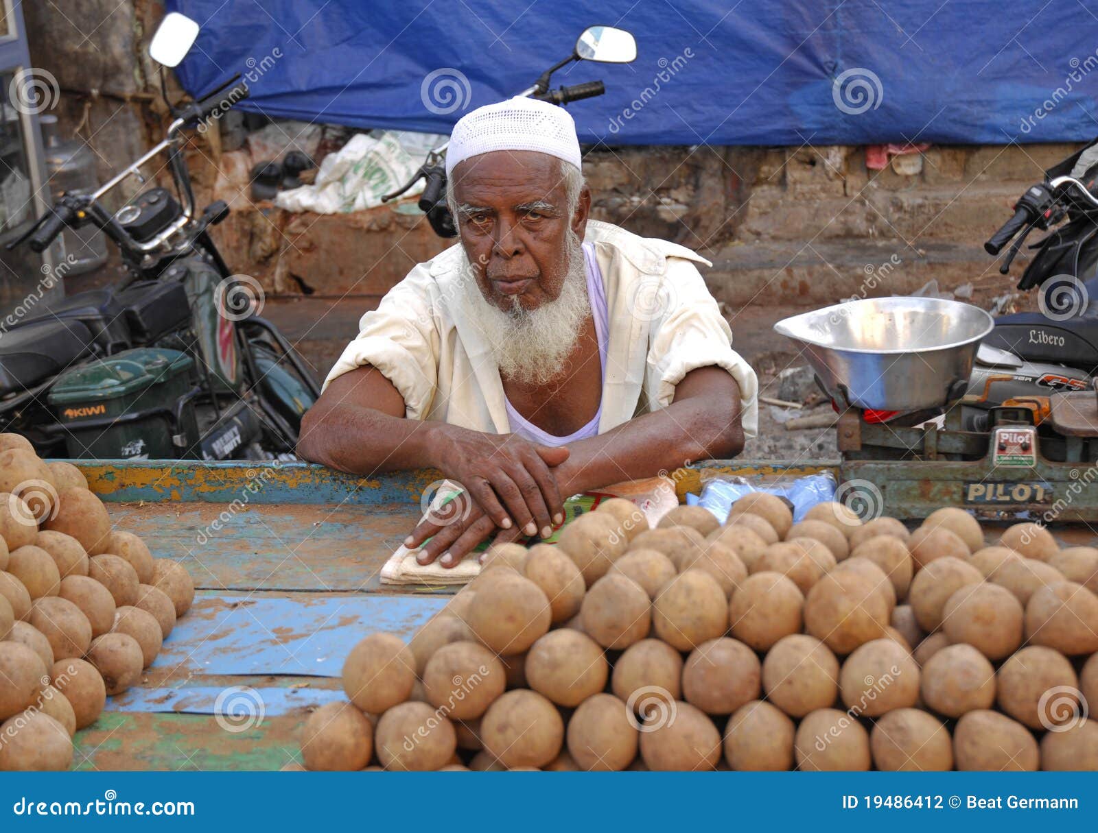 The fruit seller editorial photography. Image of dealer - 19486412