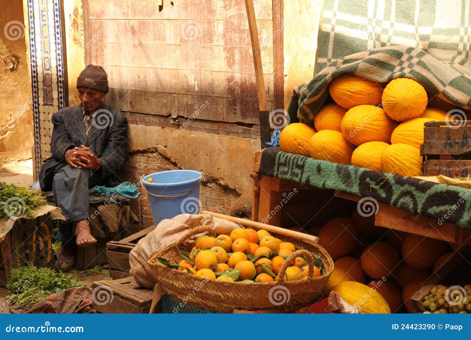 Fruit seller editorial image. Image of black, edible - 24423290