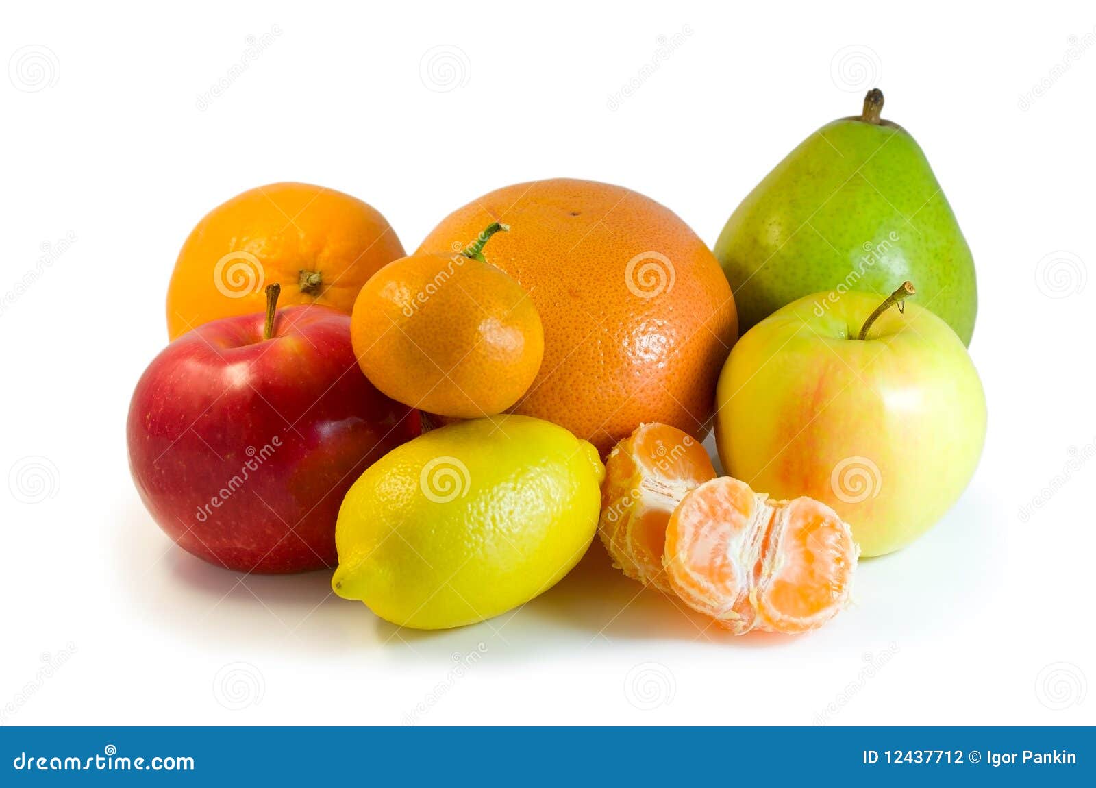 Fruit sur un fond blanc photo stock. Image du frais, fond - 12437712