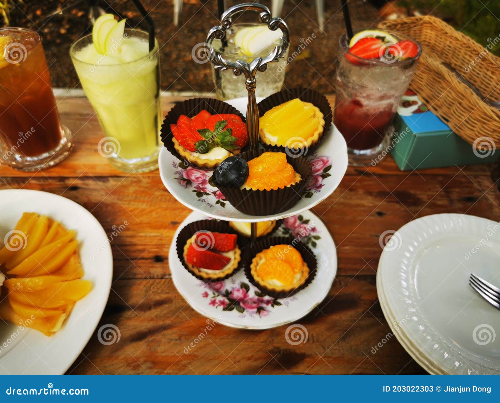 Fruit tata cake stock image. Image of supper, cuisine - 203022303