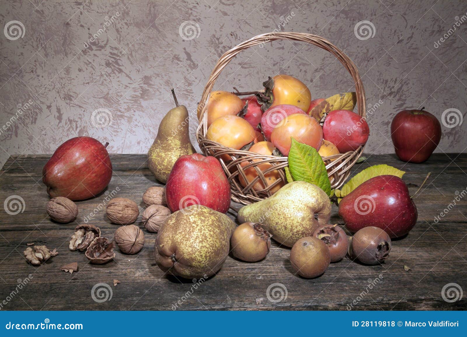 Fruits d'automne photo stock. Image of vert, fond, contextes - 28119818