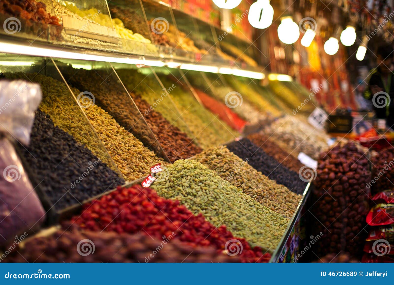 Fruits secs colorés image stock éditorial. Image du rouge - 46726689