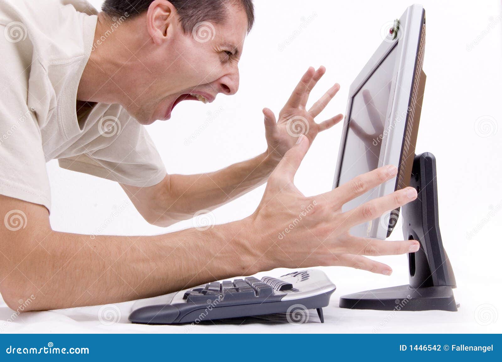 Frustrado no computador foto de stock. Imagem de grito - 1446542