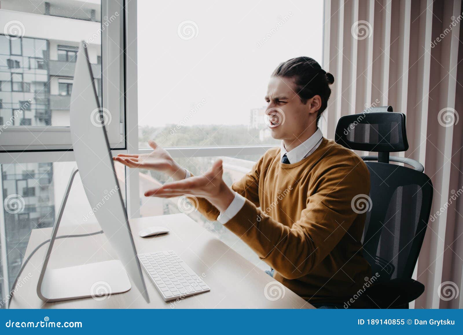 Frustrated Angry Entrepreneur Outraged by Pc Problem. Furious Mad Man ...