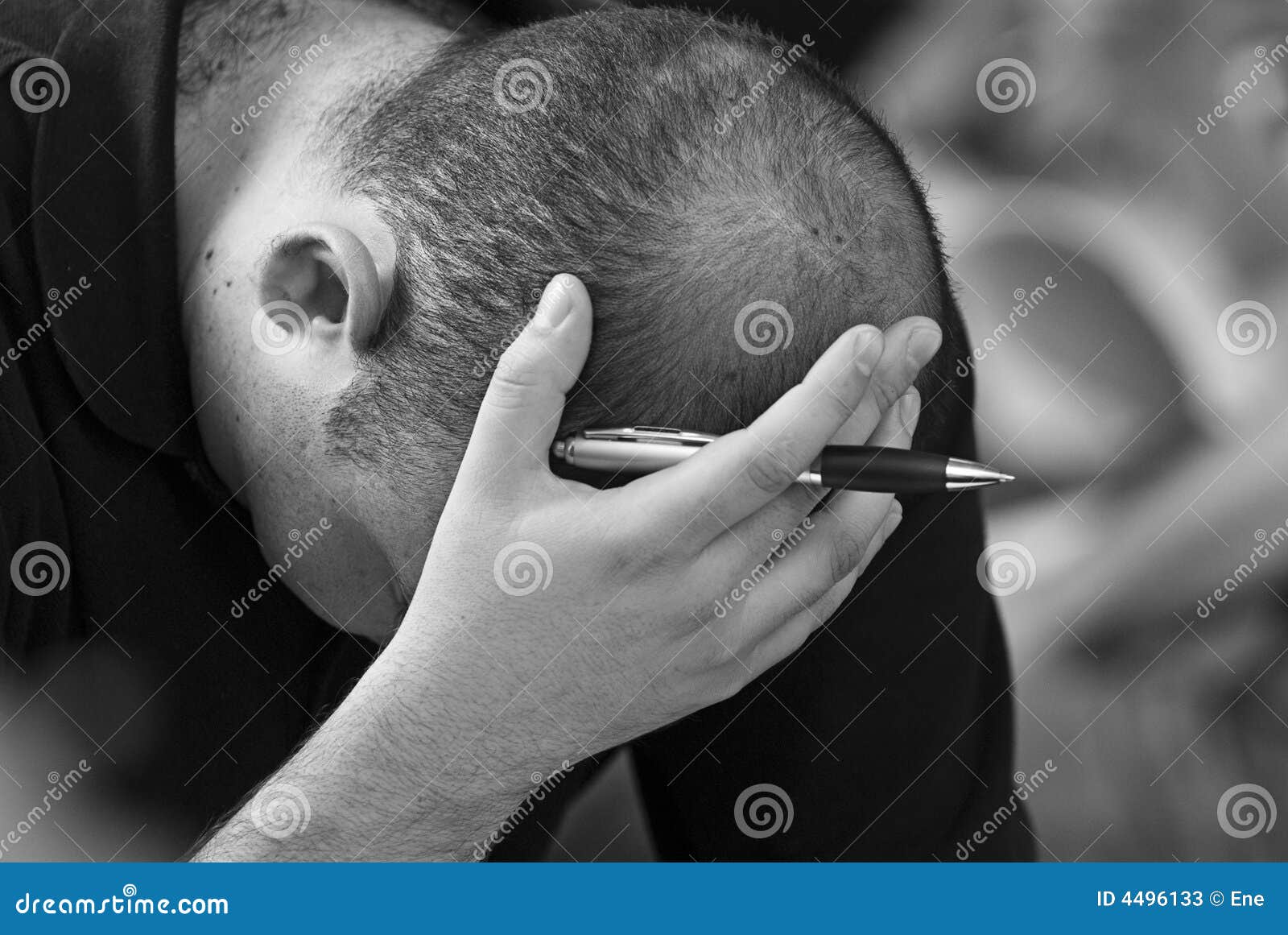 Frustriert stockbild. Bild von getrennt, migräne, verzweiflung - 4496133