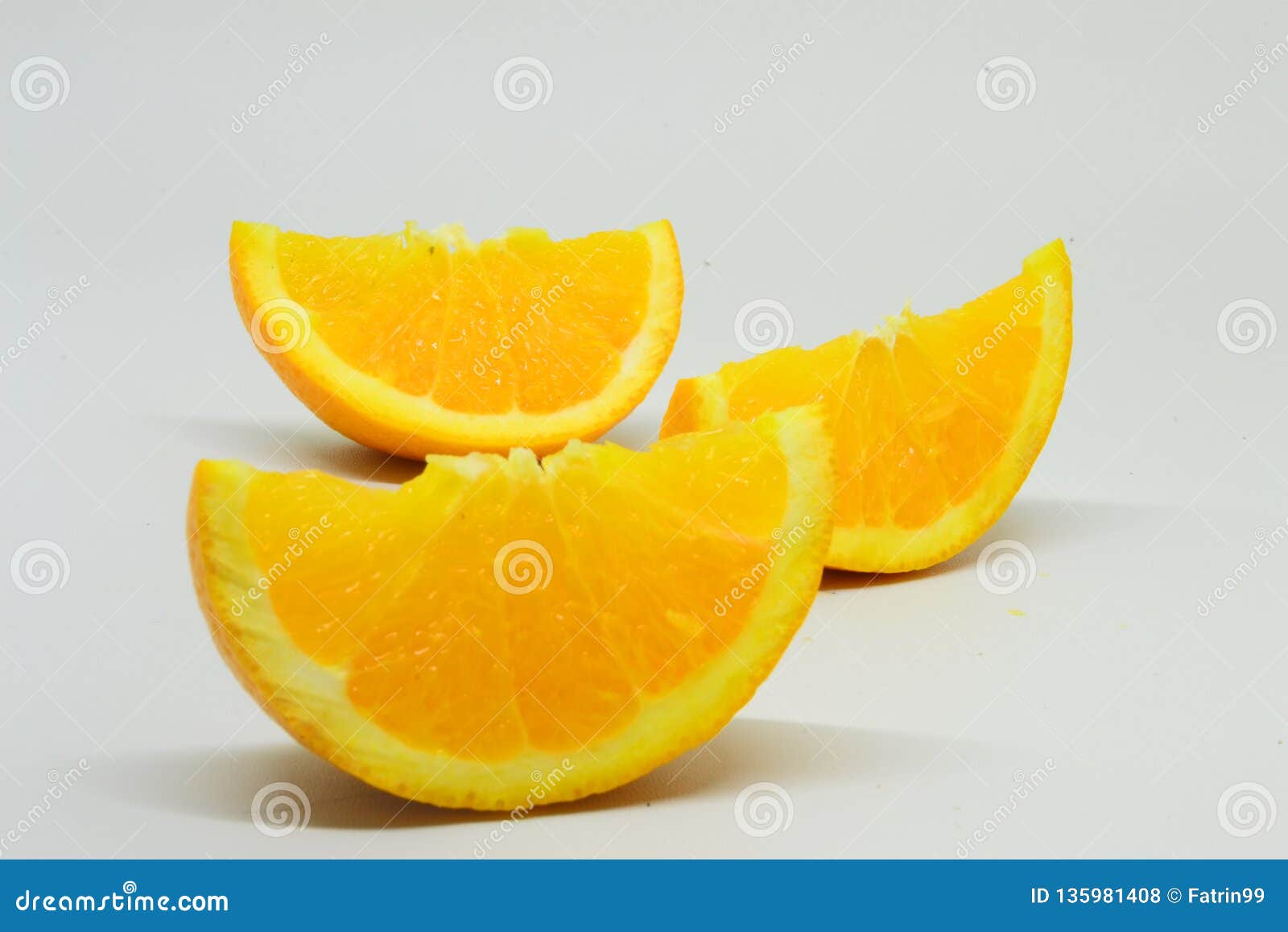 Fruta Anaranjada Aislada En El Fondo Blanco Foto de archivo - Imagen de ...