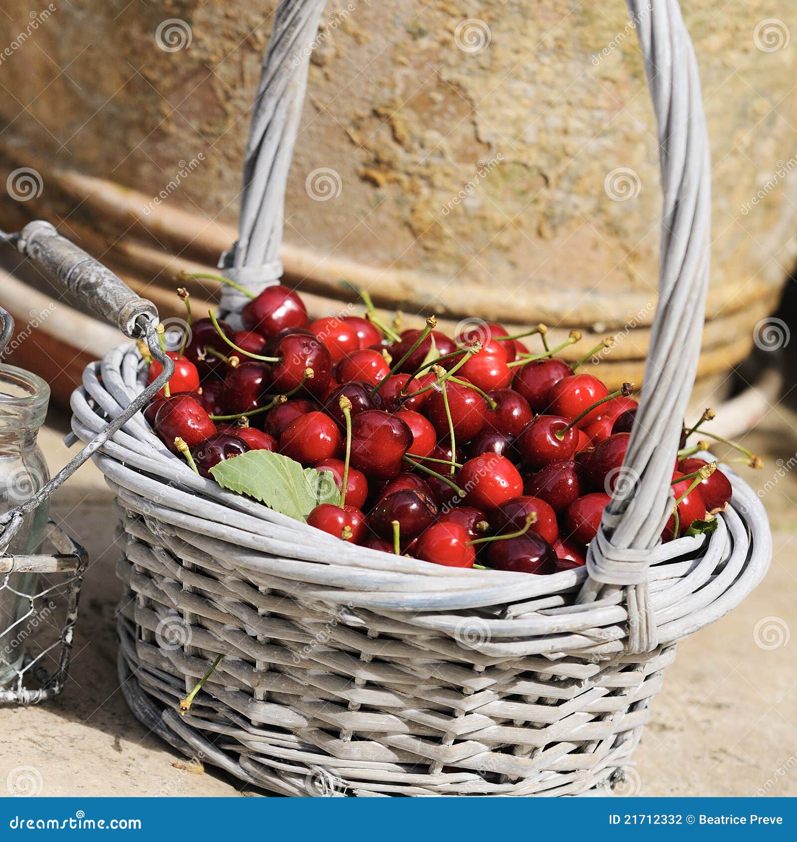 Fruta da cereja foto de stock. Imagem de floral, verde - 21712332