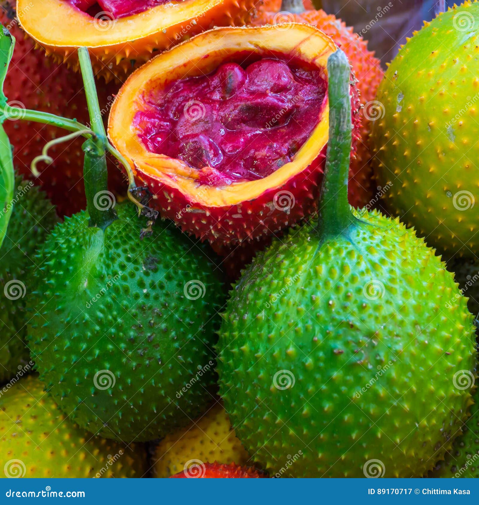 Fruta de Gac imagen de archivo. Imagen de espinoso, travieso - 89170717