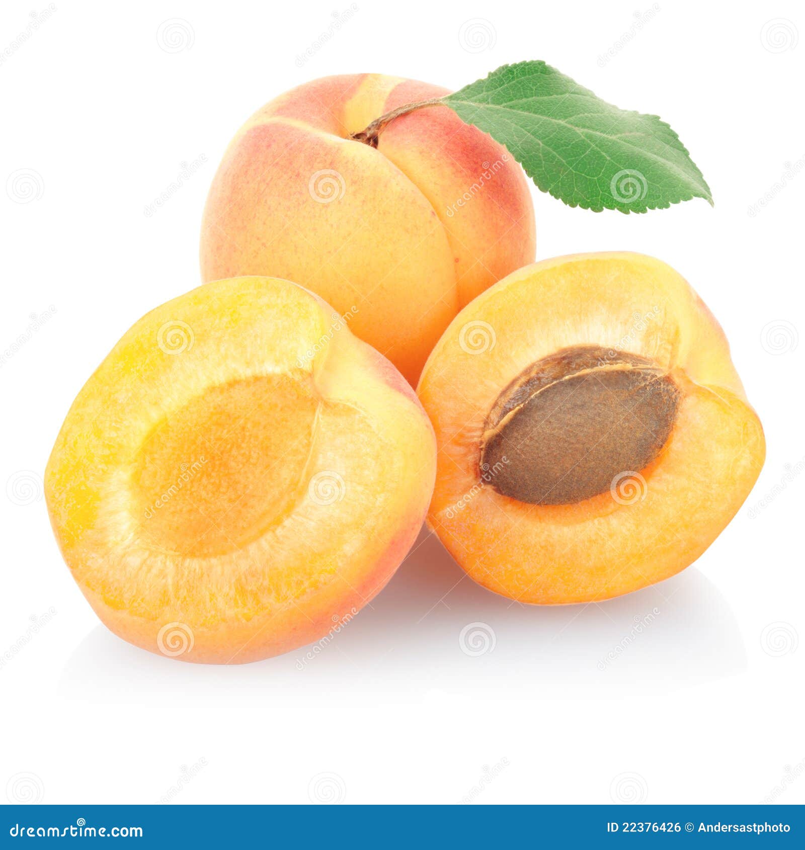 Fruta do alperce com folha foto de stock. Imagem de três - 22376426