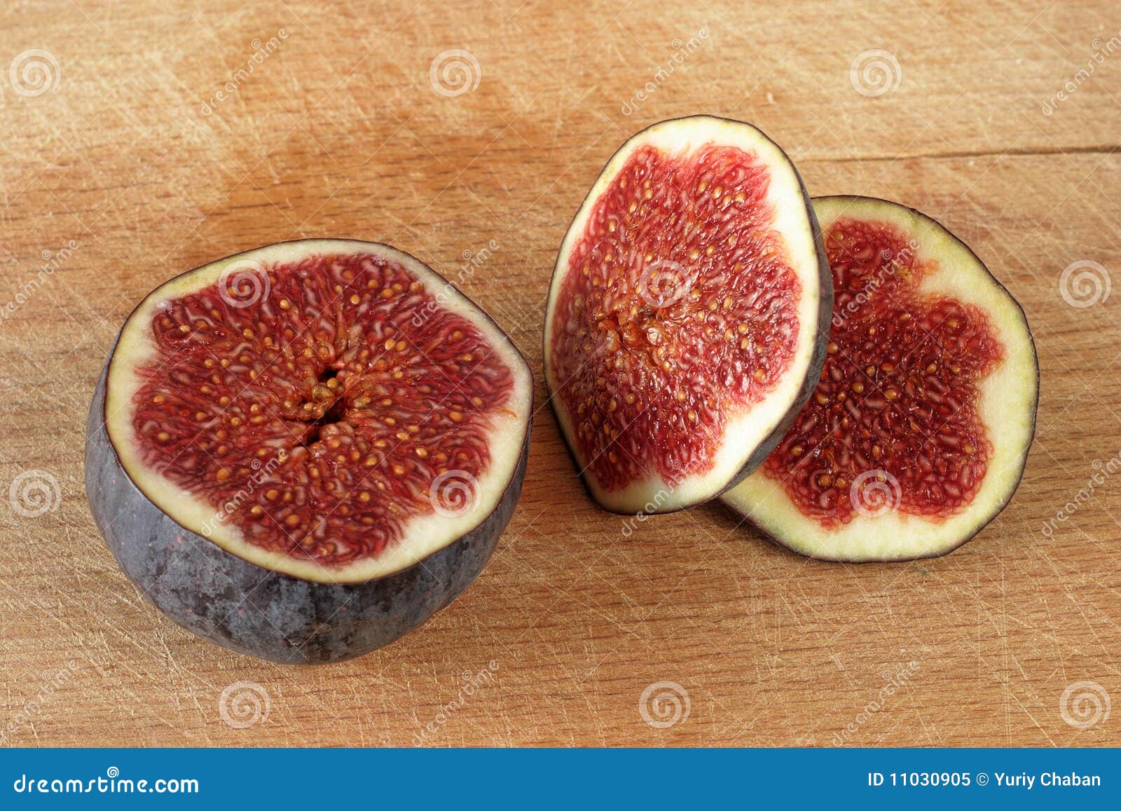 Fruta do figo na prancha imagem de stock. Imagem de maduro - 11030905