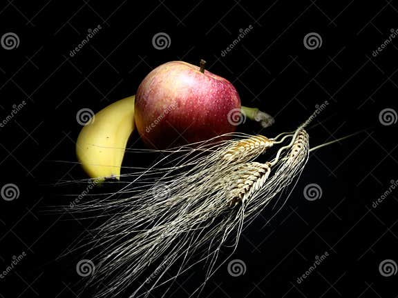 Fruta e trigo foto de stock. Imagem de fruta, trigo, alimento - 6910856