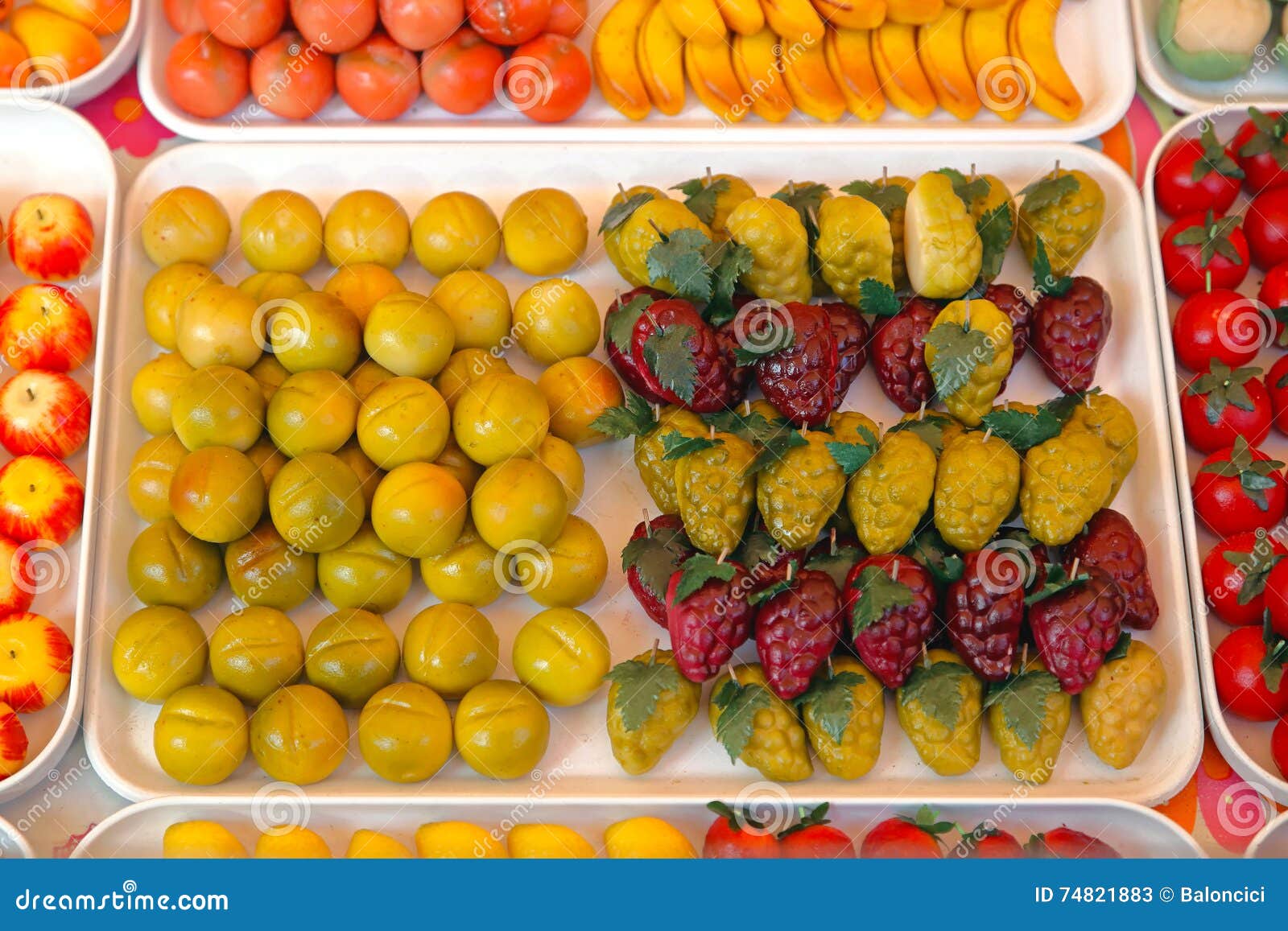 Fruta escarchada imagen de archivo. Imagen de alimento - 74821883