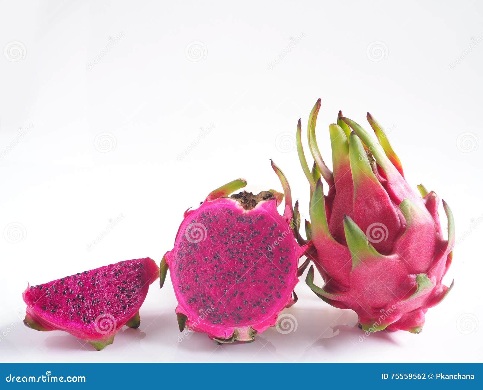 Fruta roxa do dragão foto de stock. Imagem de gourmet - 75559562