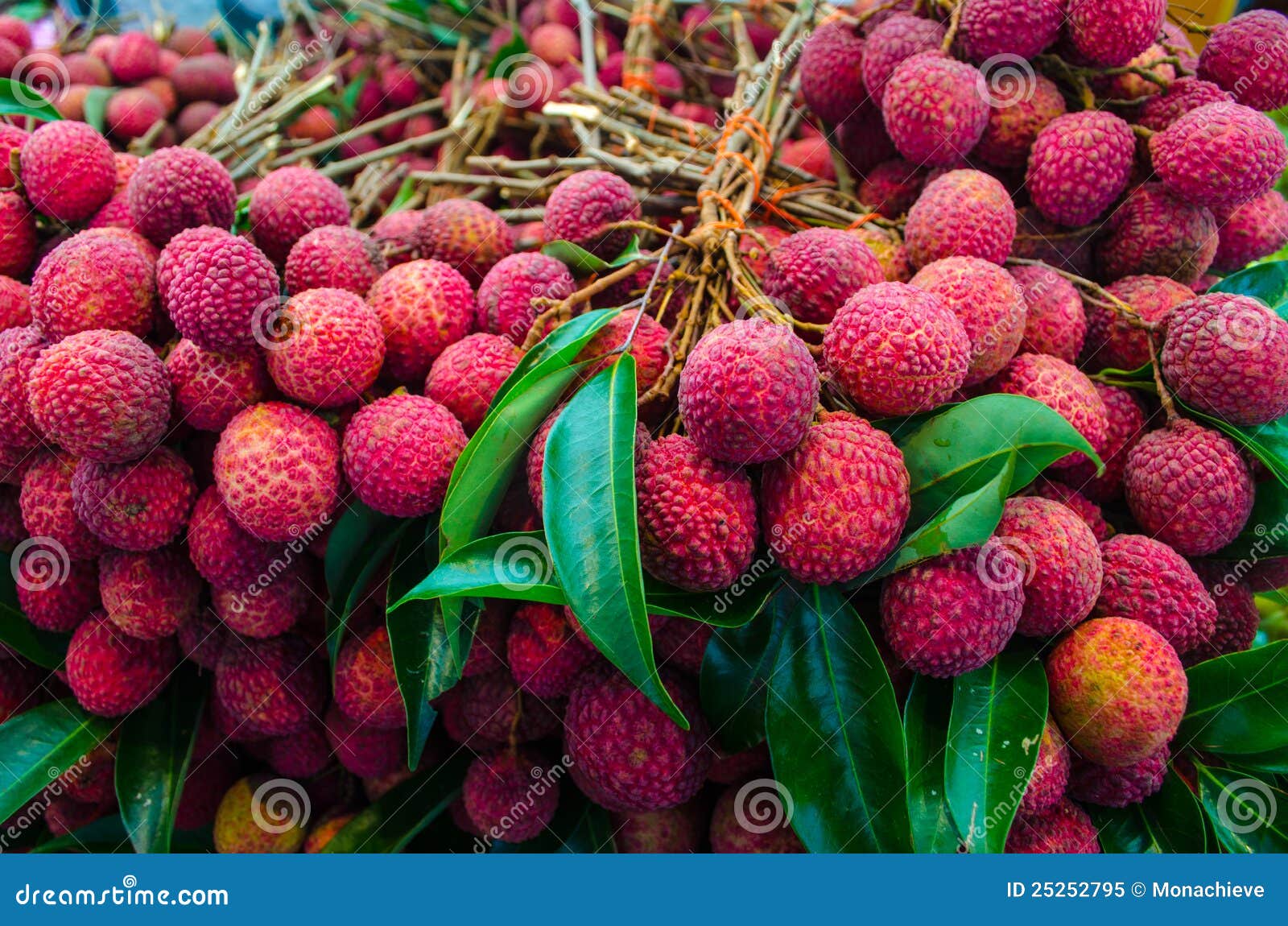 Frutas de Lychee imagem de stock. Imagem de mercado, leste - 25252795