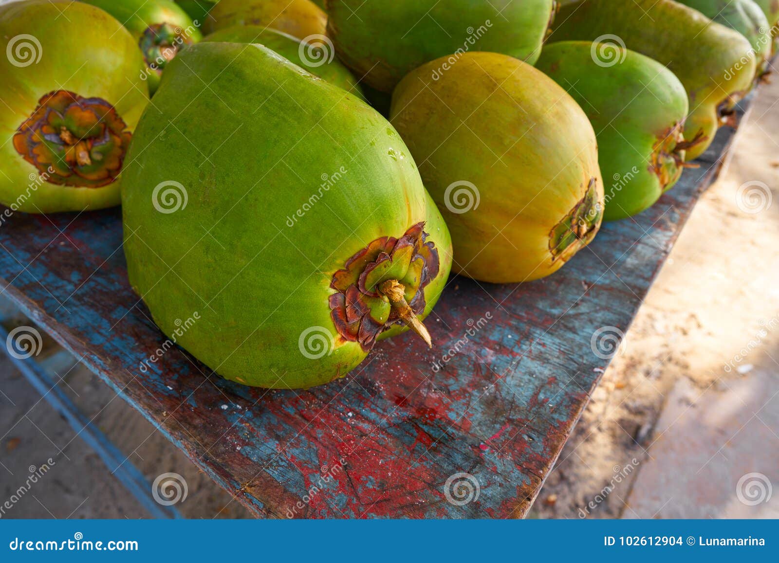 Frutas Del Caribe Del Coco En Maya De Riviera Foto de archivo - Imagen ...