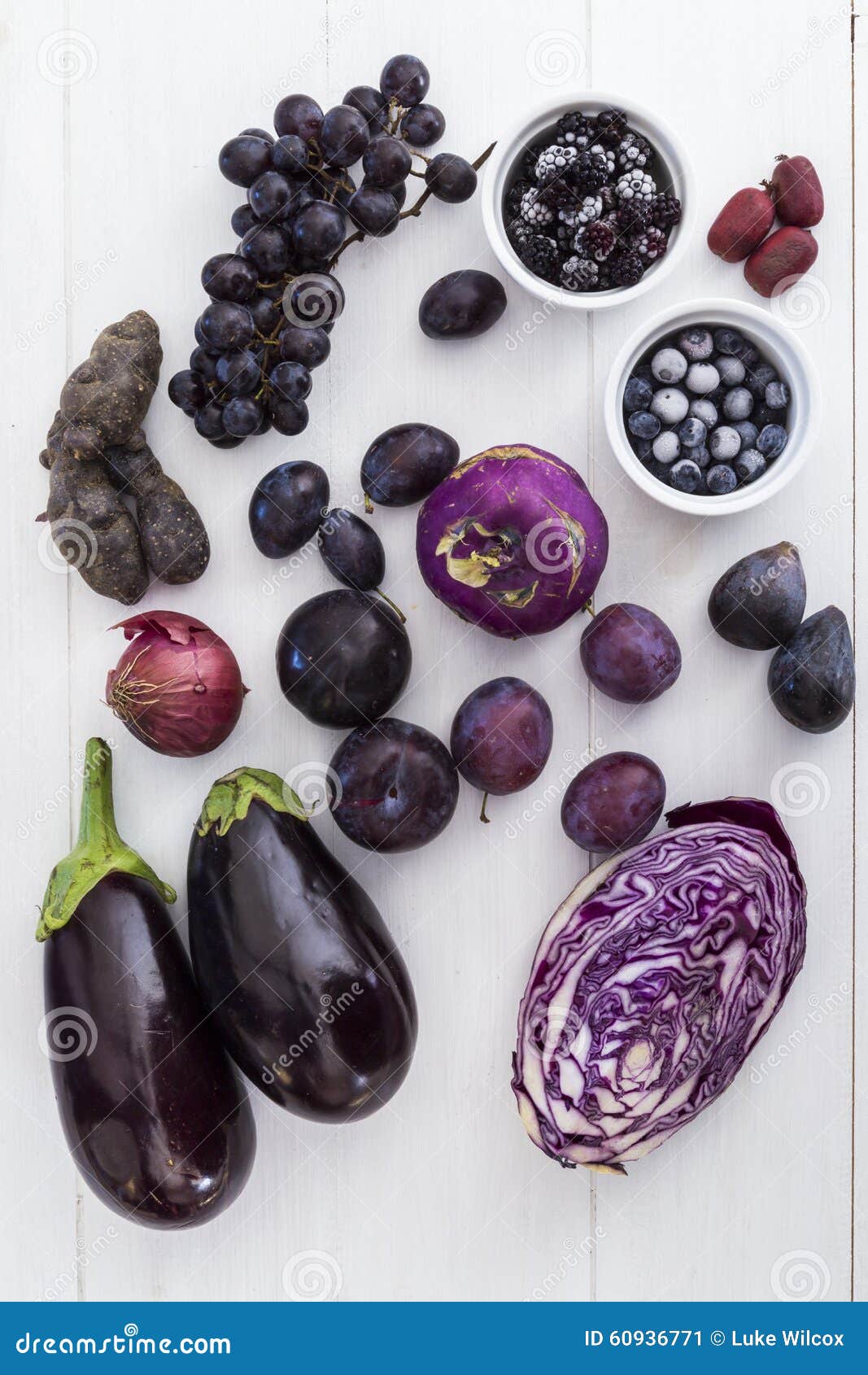 Frutas e legumes roxas imagem de stock. Imagem de doce - 60936771