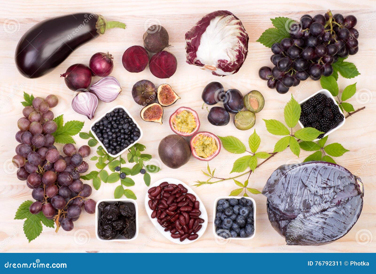 Frutas e legumes roxas imagem de stock. Imagem de roxo - 76792311