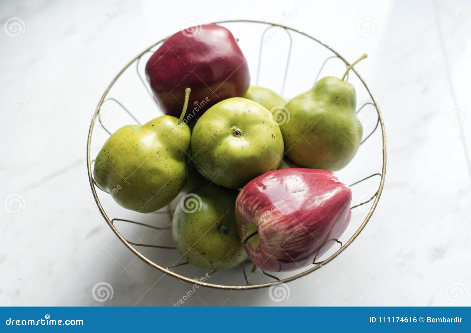 Frutas e verdura sazonais foto de stock. Imagem de sazonal - 111174616