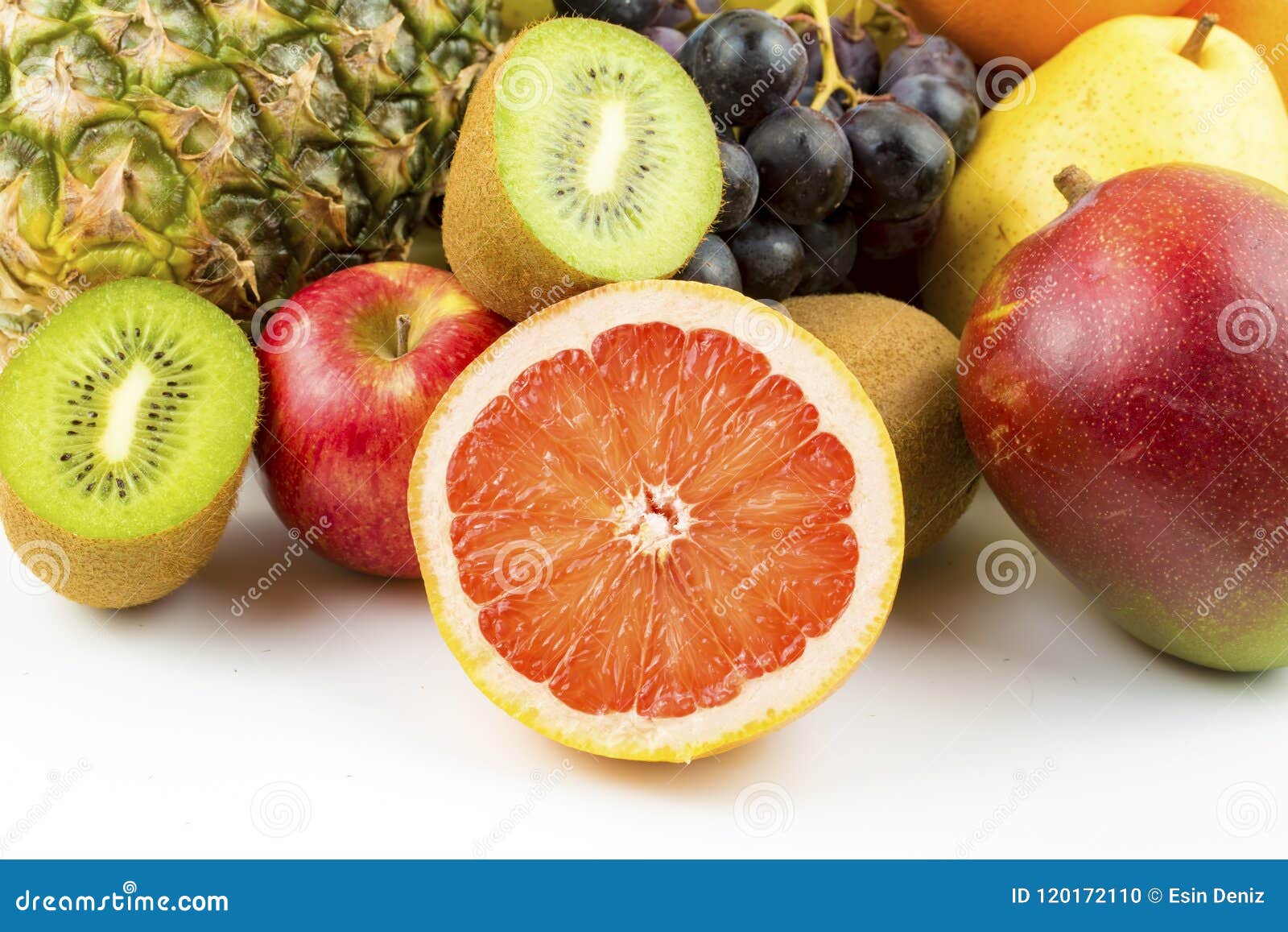 Frutas en el fondo blanco foto de archivo. Imagen de brillante - 120172110