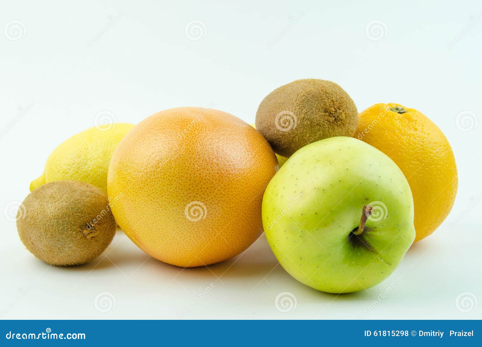 Frutas en un fondo blanco foto de archivo. Imagen de pomelo - 61815298