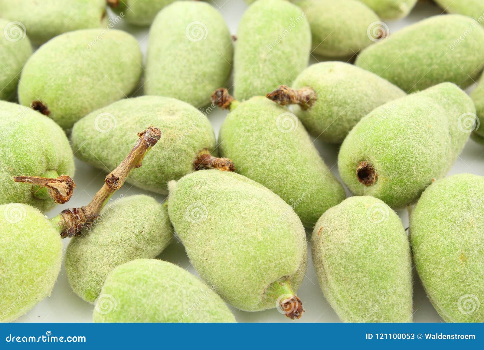 Frutas Frescas De La Almendra Verde Imagen de archivo - Imagen de comer ...