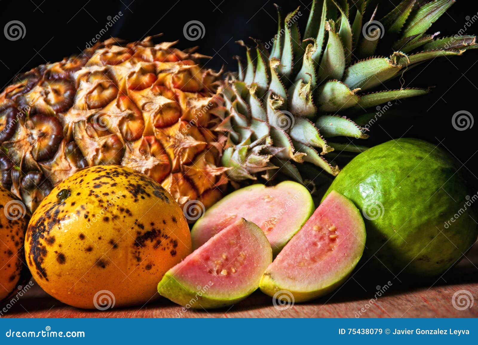 Frutas, Mango, Guayaba Y Piña Cubanos Imagen de archivo - Imagen de ...