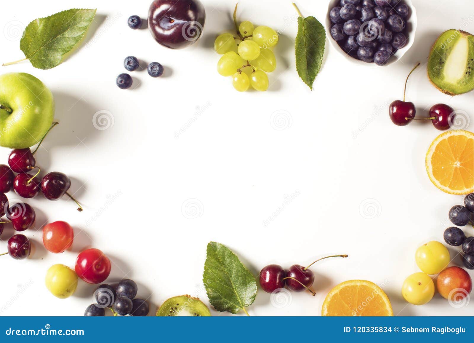 Frutas Mezcladas En El Fondo Blanco Foto de archivo - Imagen de cereza ...