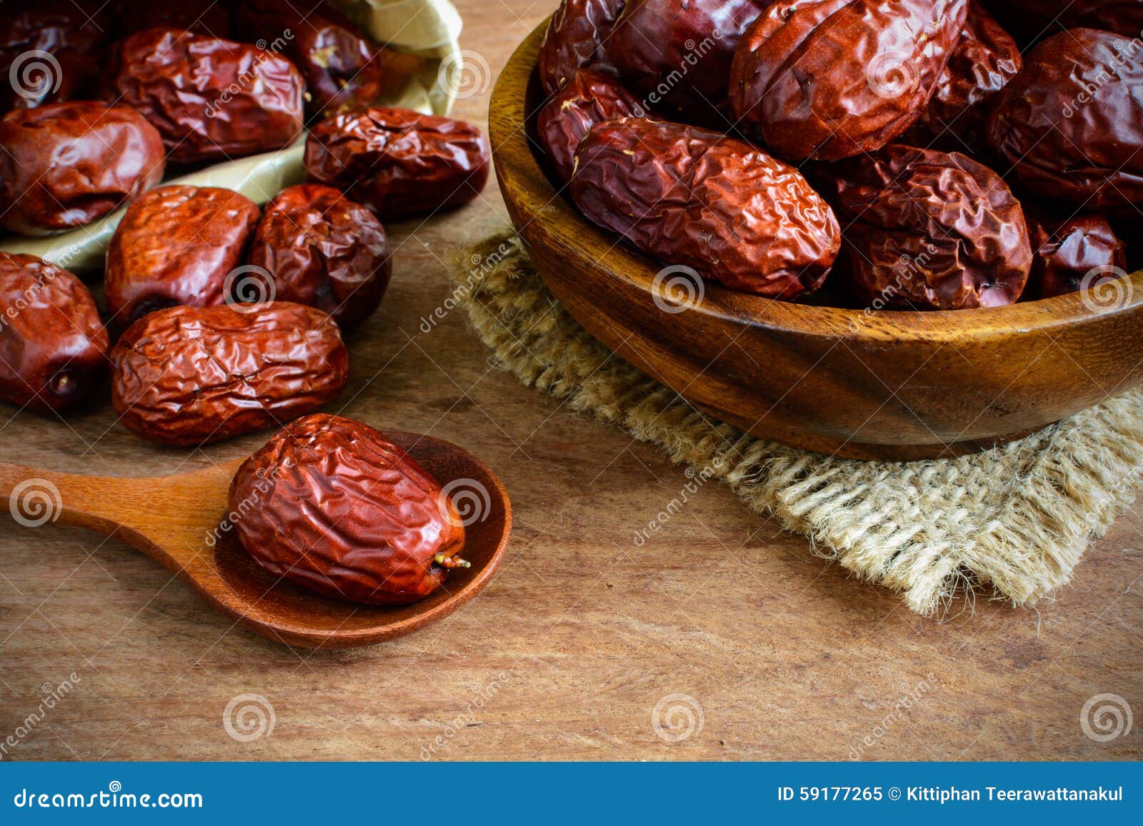 Frutas Secadas De La Azufaifa En La Tabla De Madera Imagen de archivo ...