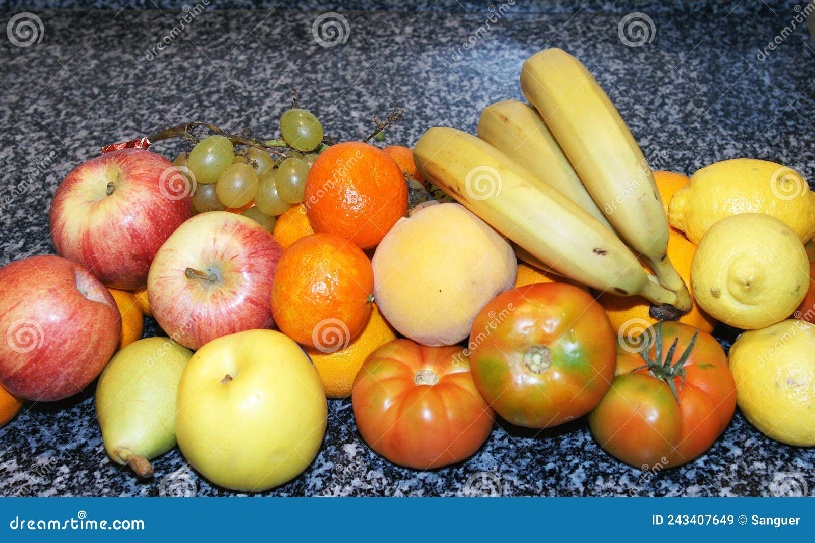 Frutas Variadas En La Cocina Imagen de archivo - Imagen de frutas ...