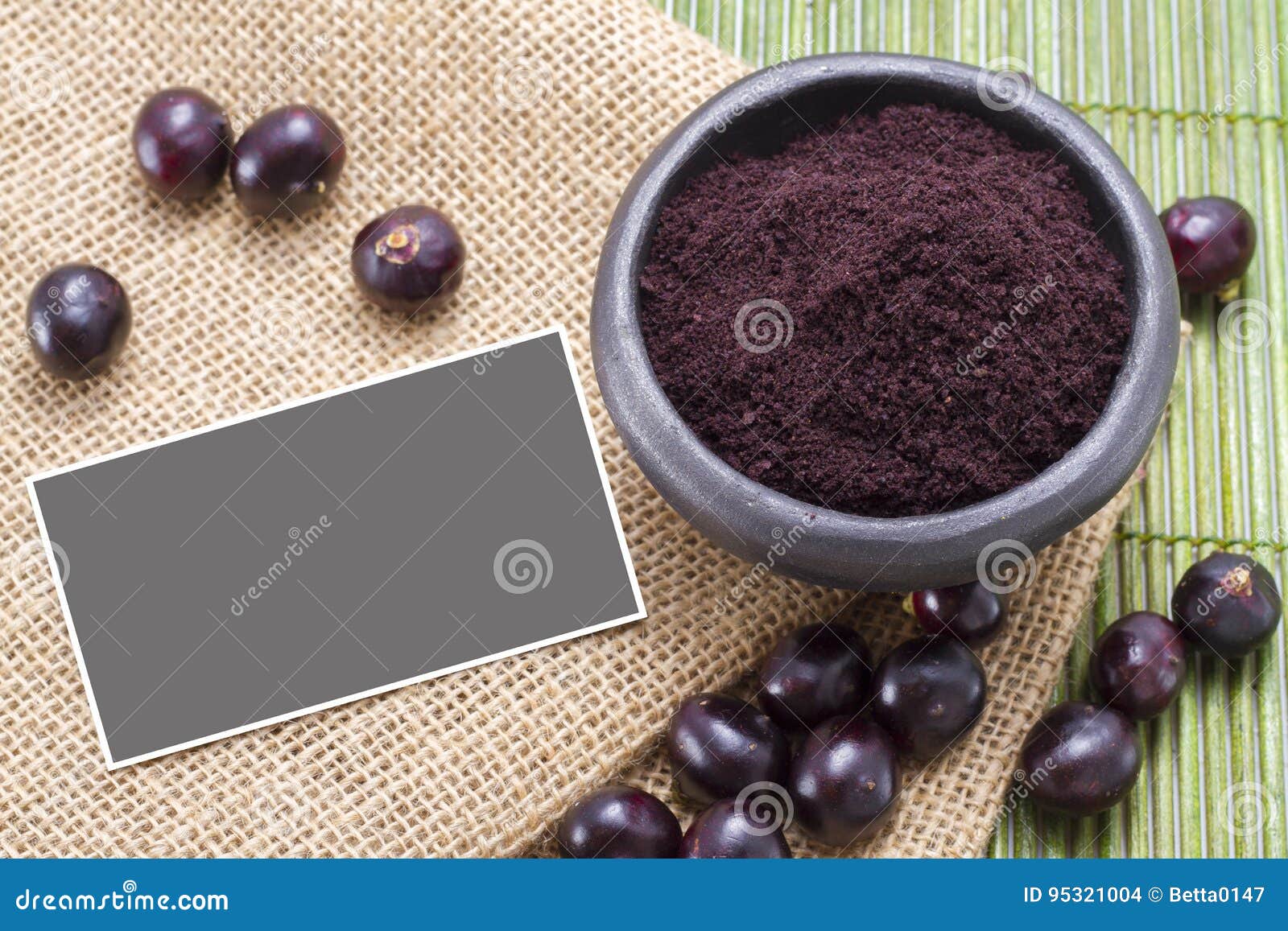 Frutas y polvo del acai foto de archivo. Imagen de tropical - 95321004