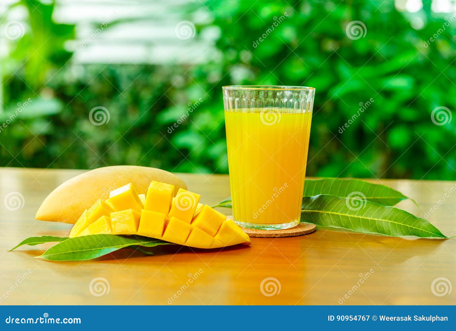 Fruto Da Manga Com Suco Da Manga Imagem de Stock - Imagem de vida ...