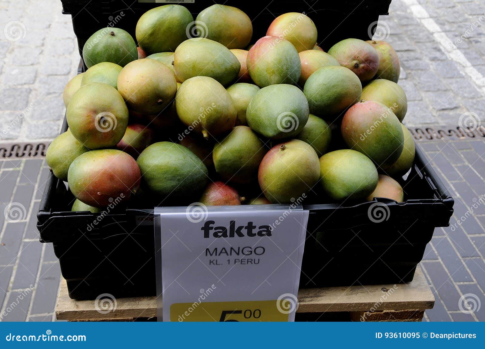 FRUTO DA MANGA DO PERU imagem editorial. Imagem de editorial - 93610095