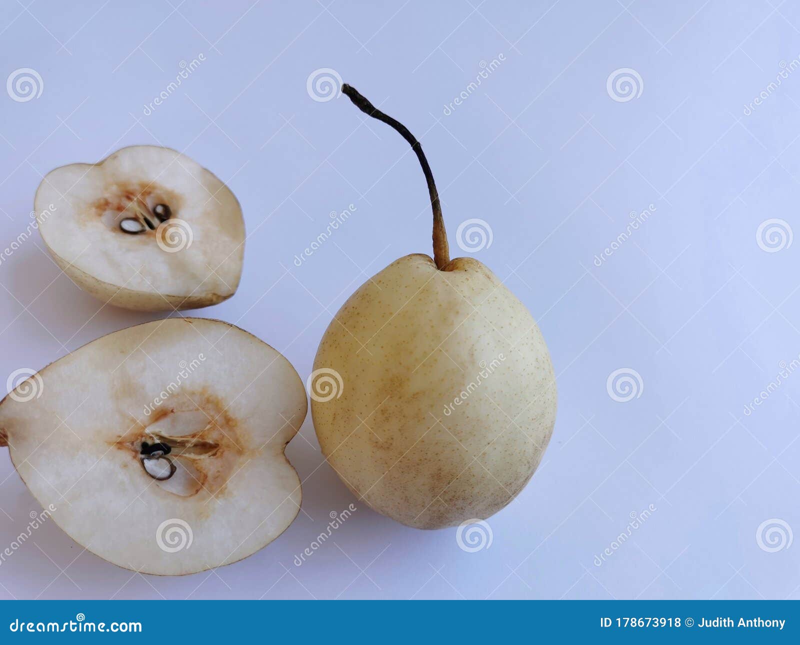 Fruto De Pera Aislado De Fondo Blanco. Foto de archivo - Imagen de ...