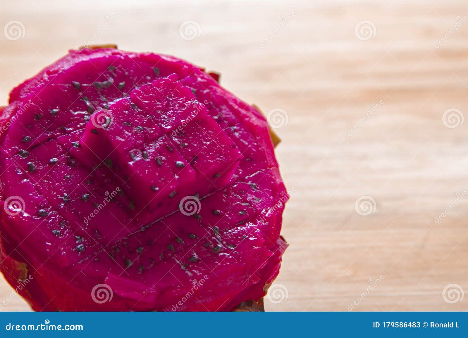 Fruto de pitaya roja imagen de archivo. Imagen de mirada - 179586483