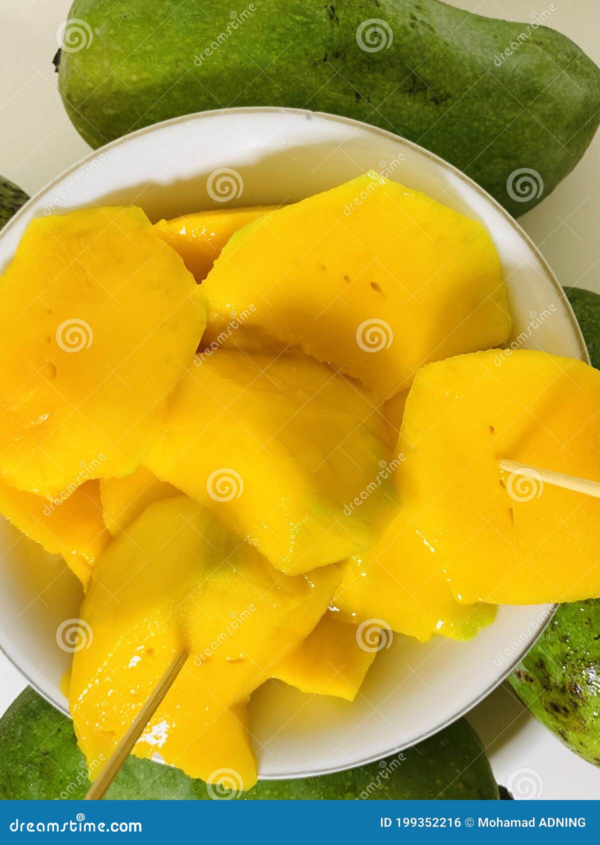 Fruto del mango foto de archivo. Imagen de grupo, mango - 199352216