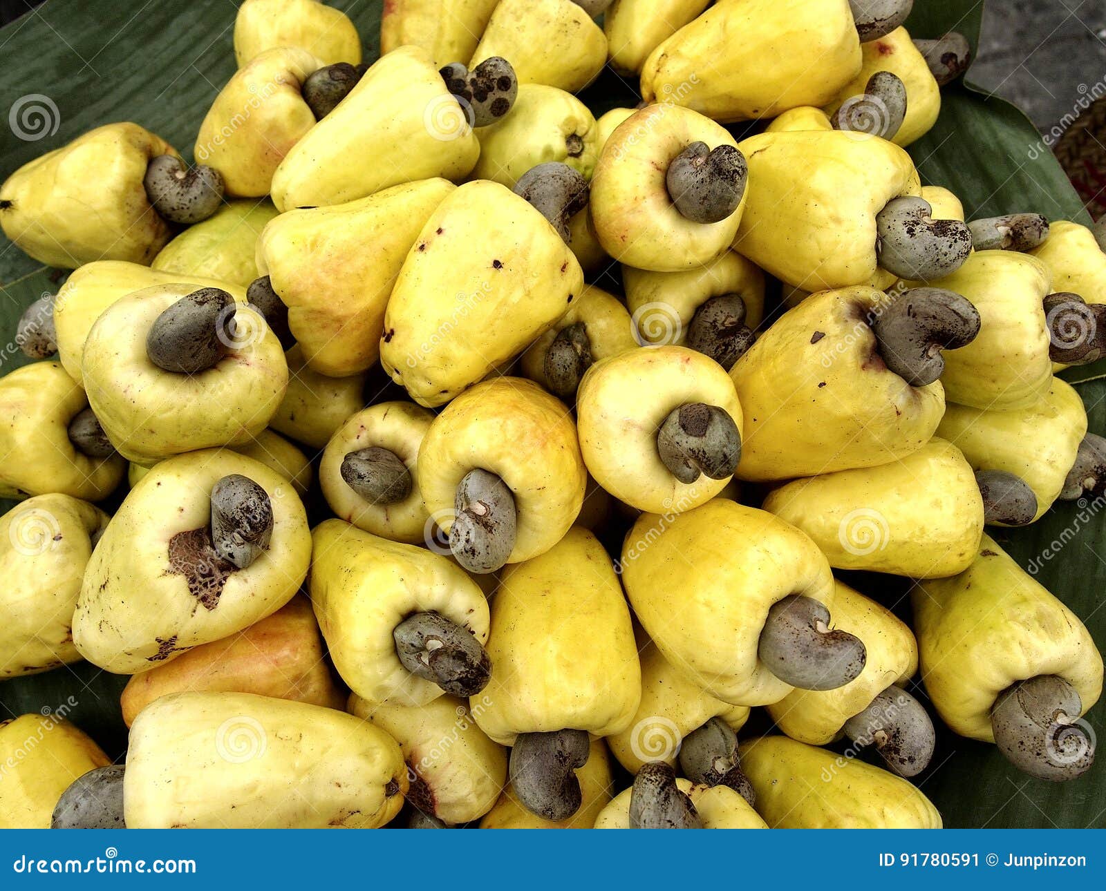 Frutos frescos do caju imagem de stock. Imagem de sabor - 91780591