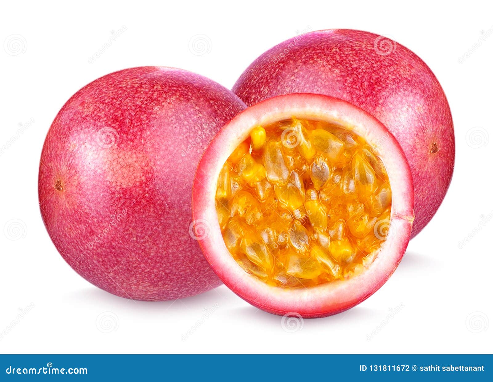 Frutos, Passionfruit; Passiflora Edulis No Fundo Branco Foto de Stock ...