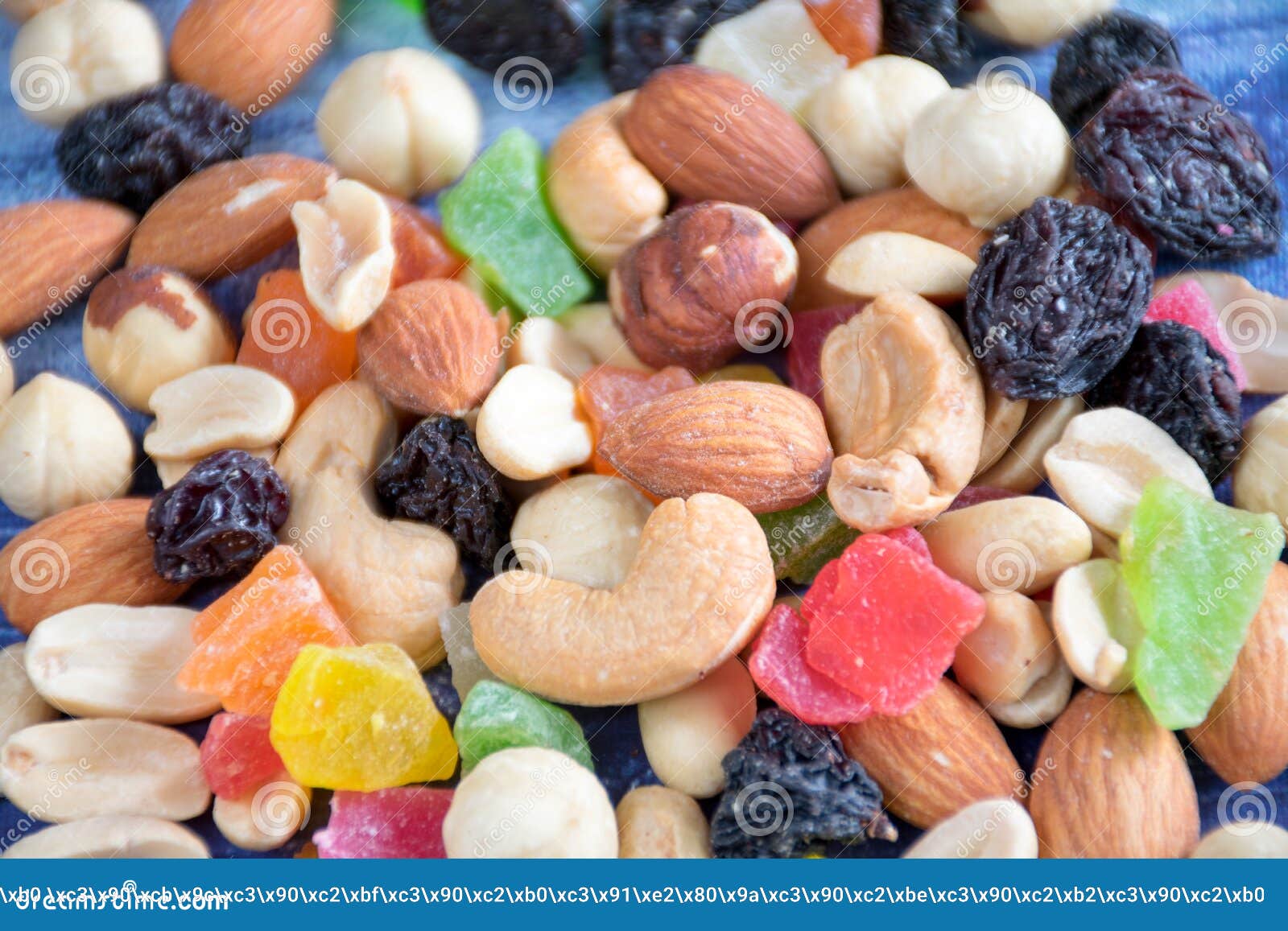 Frutos secos y nueces imagen de archivo. Imagen de frutas - 175644725