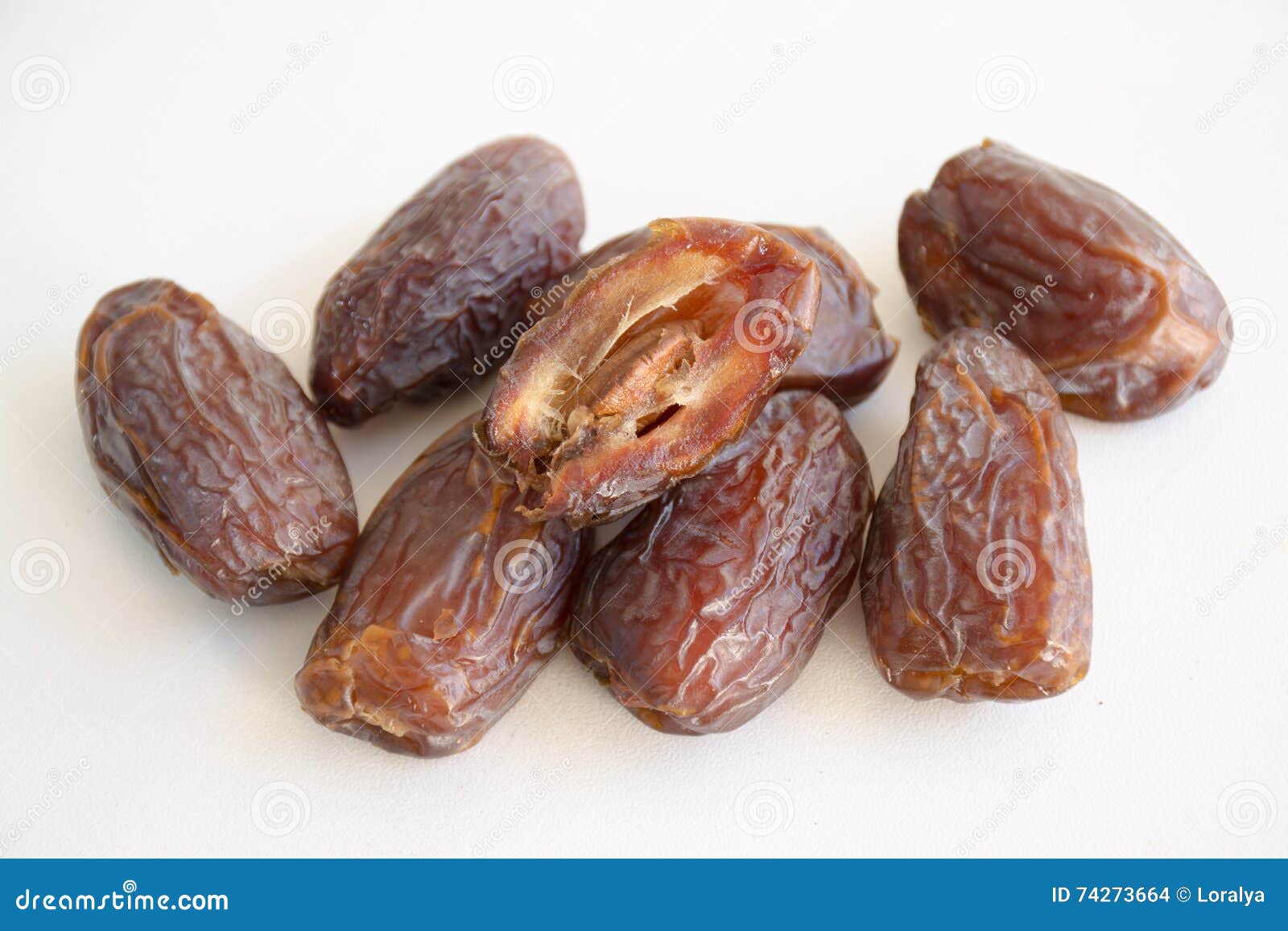 Frutta Del Dattero Secco Intera E Sezione Trasversale Fotografia Stock ...