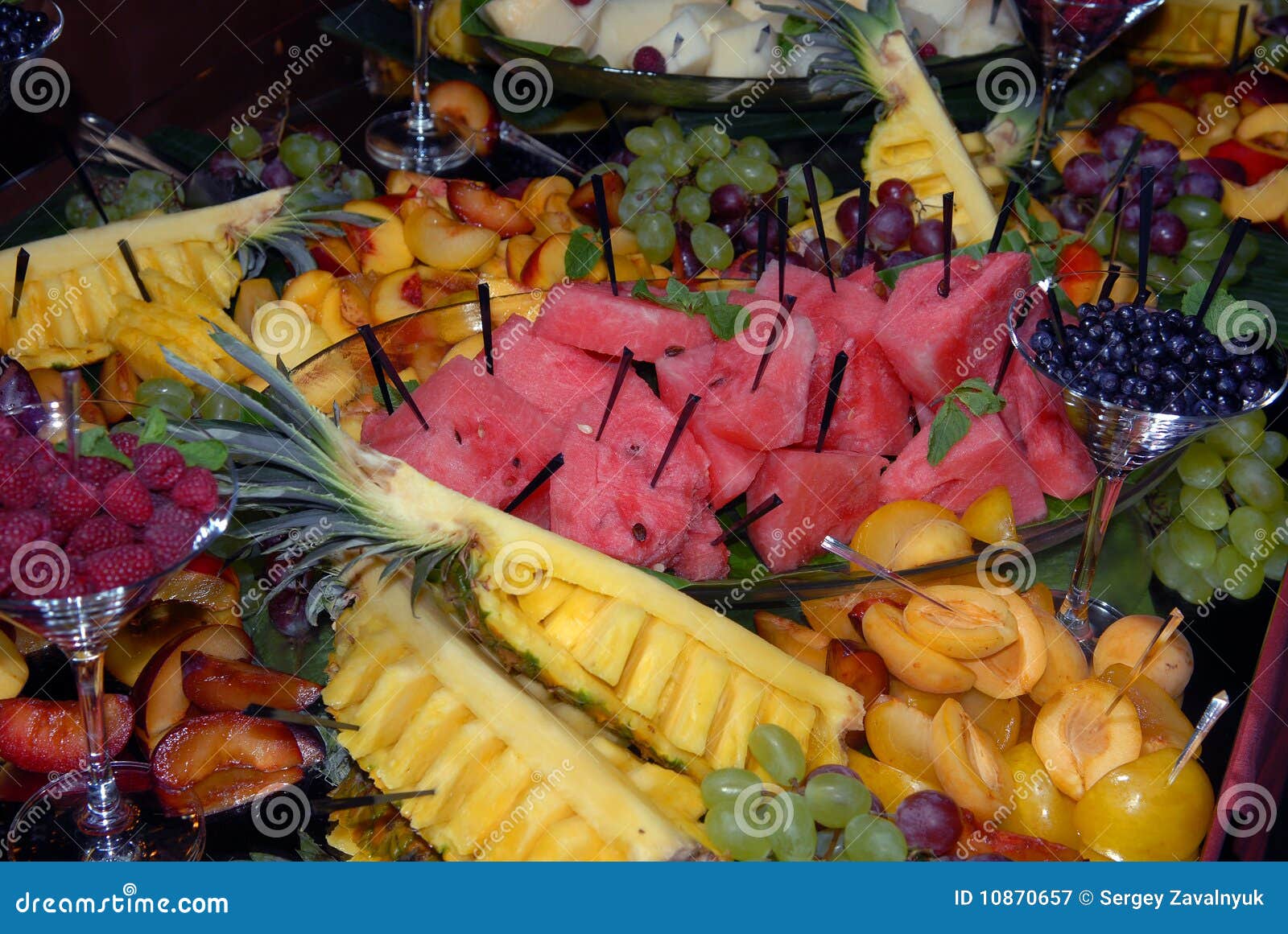 Frutta Su Una Tabella Di Buffet Immagine Stock - Immagine di buffet ...