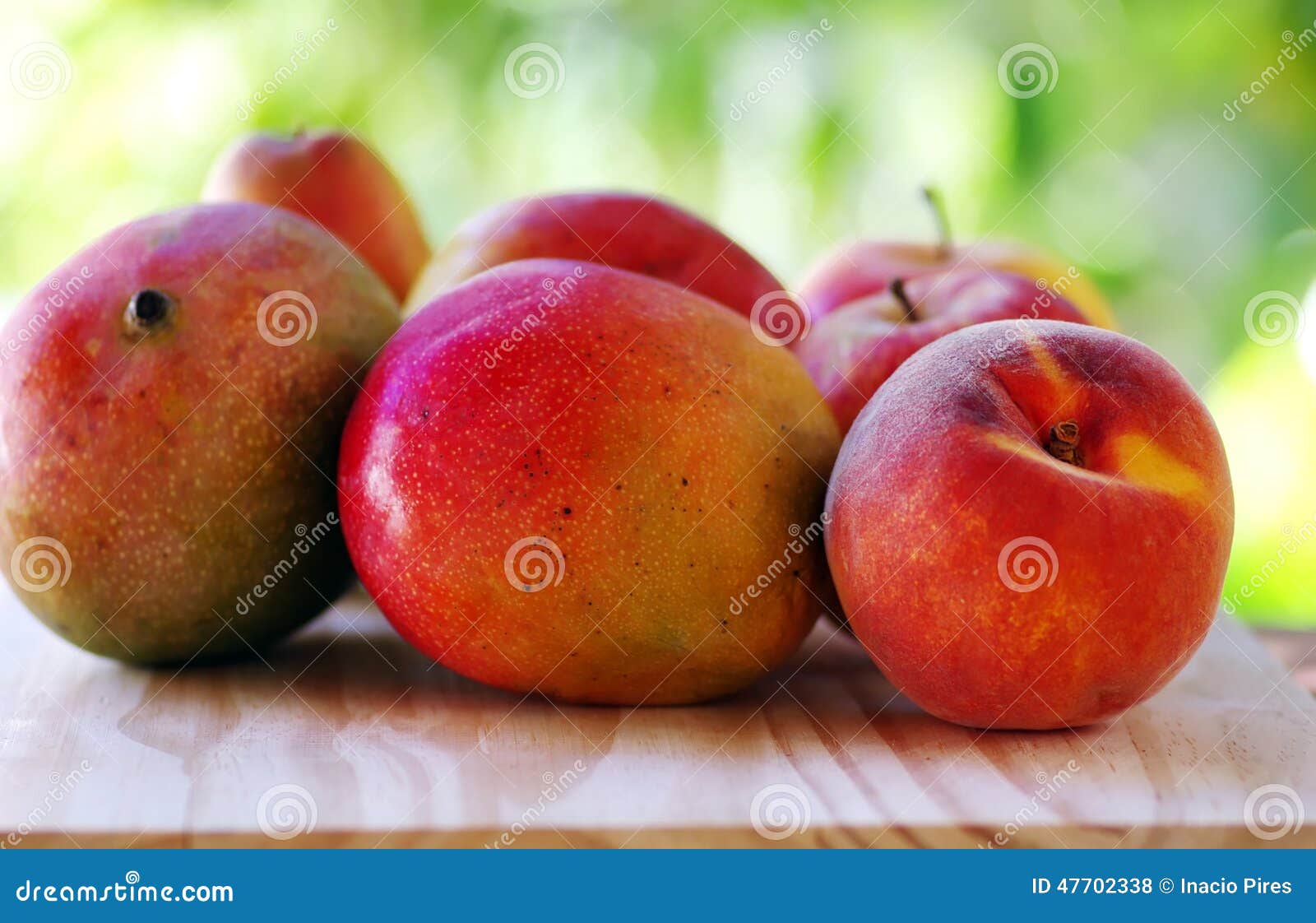 Frutti Del Mango E Della Pesca Fotografia Stock - Immagine di oggetto ...