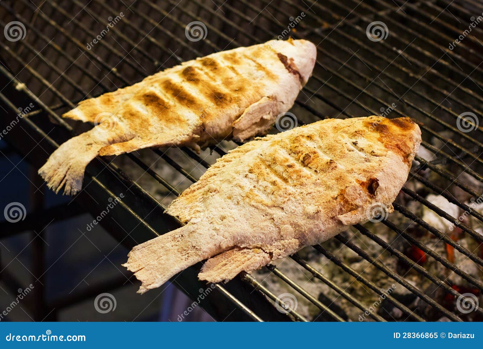 Frutti Di Mare, Pesce Cotto Immagine Stock - Immagine di pasto, cotto ...