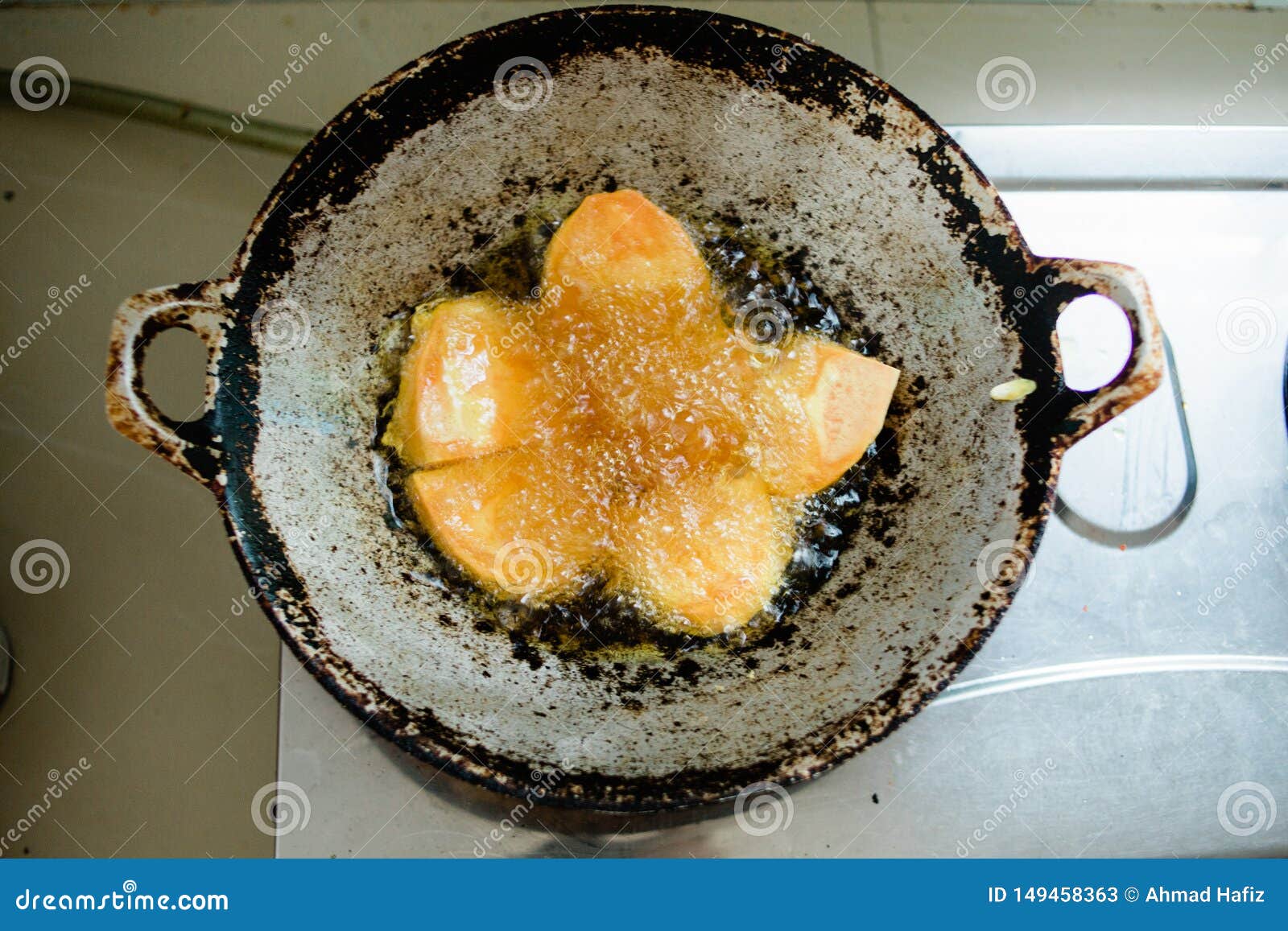 Fry food in hot oil editorial stock photo. Image of cook - 149458363