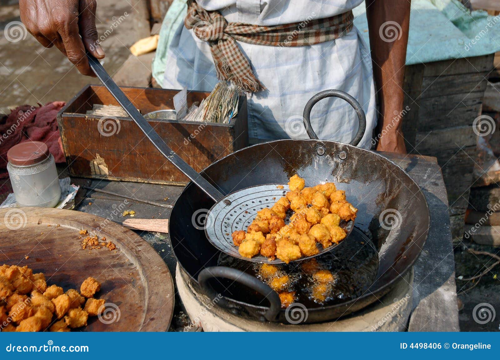 Frying Fresh Pakoras stock photo. Image of kolkata, pakoras - 4498406