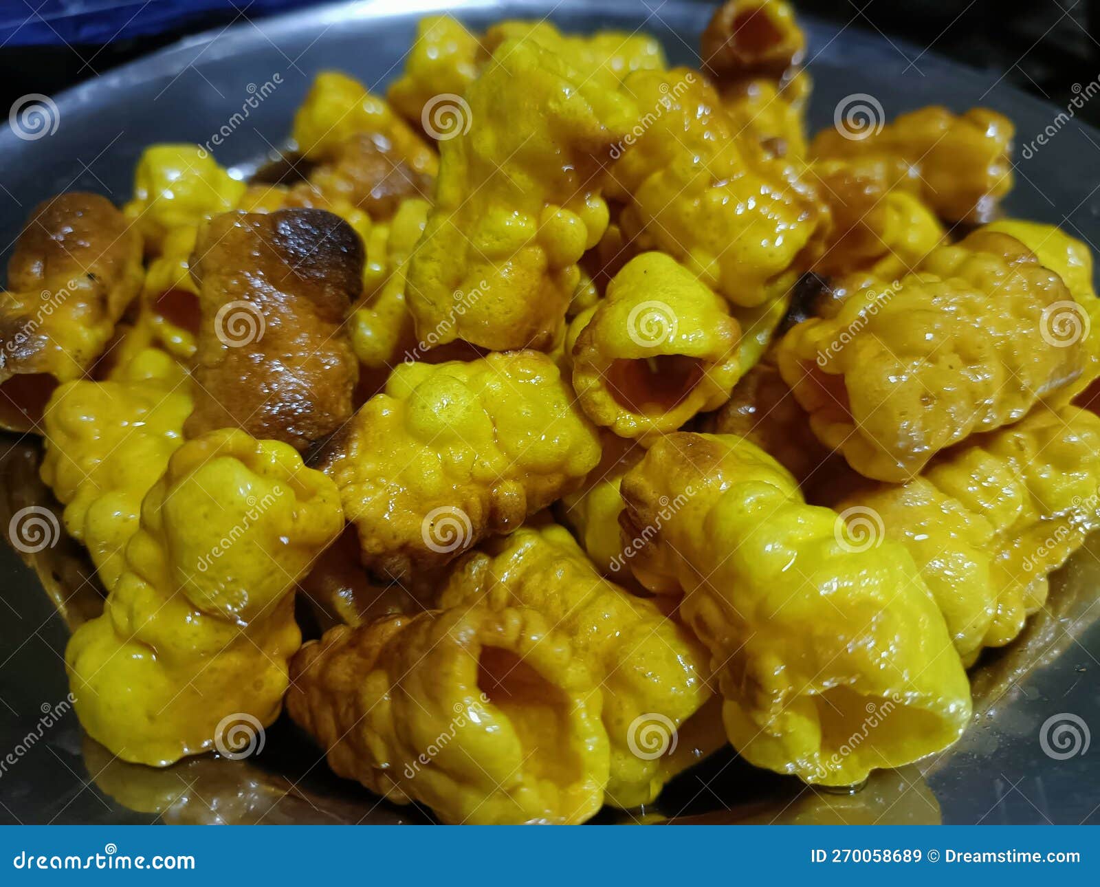 Fryums fritos amarillos imagen de archivo. Imagen de cabritos - 270058689