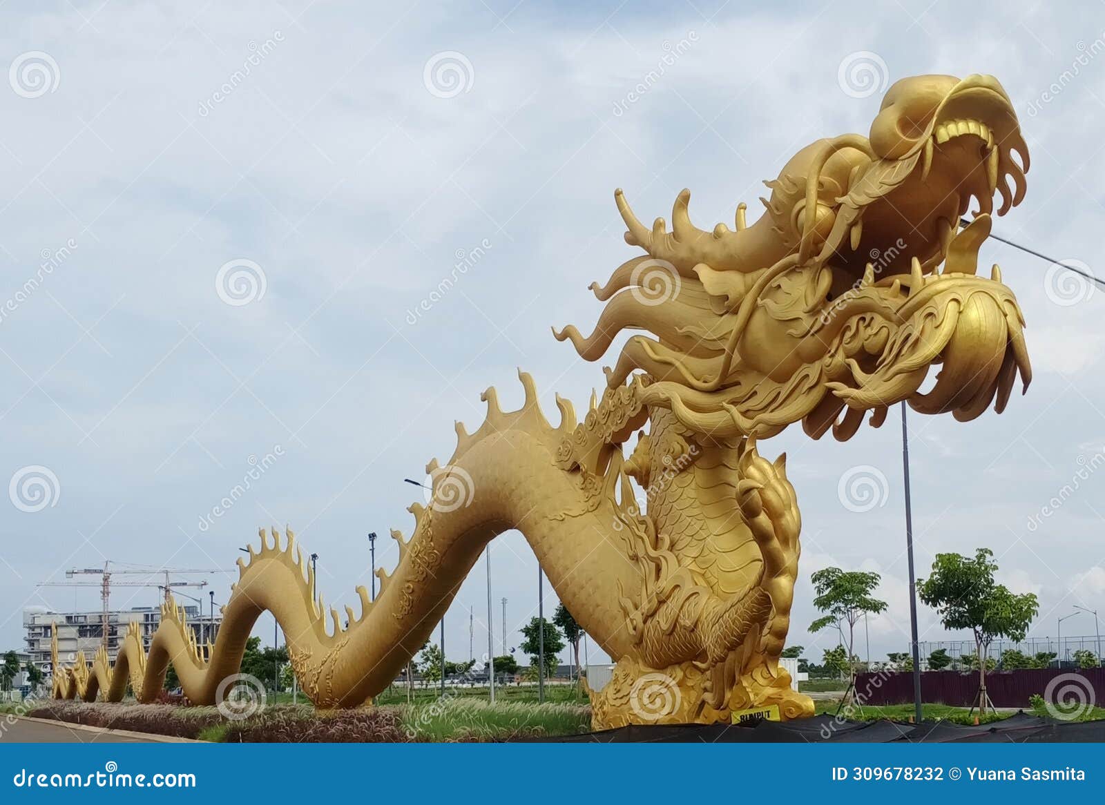 501.9 Ft LONG GIANT DRAGON STATUE SYMBOL of GLORY, PROTECTION of ...