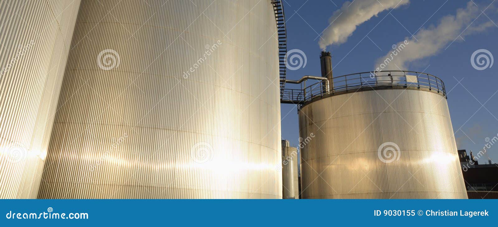 Fuel and Oil Tanks Industry Stock Image - Image of energy, refinery ...