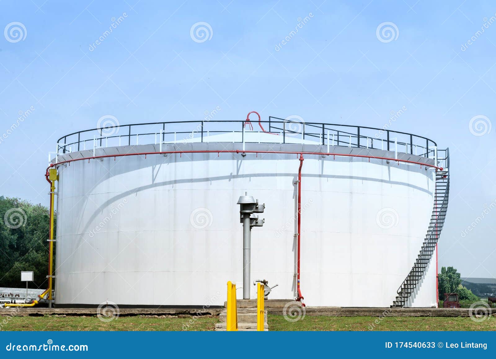 Fuel Storage Tank on the Fuel Base Stock Image - Image of architecture ...
