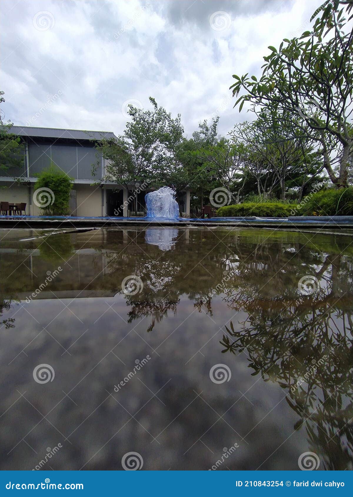 Fuente artificial foto de archivo. Imagen de torre, casa - 210843254