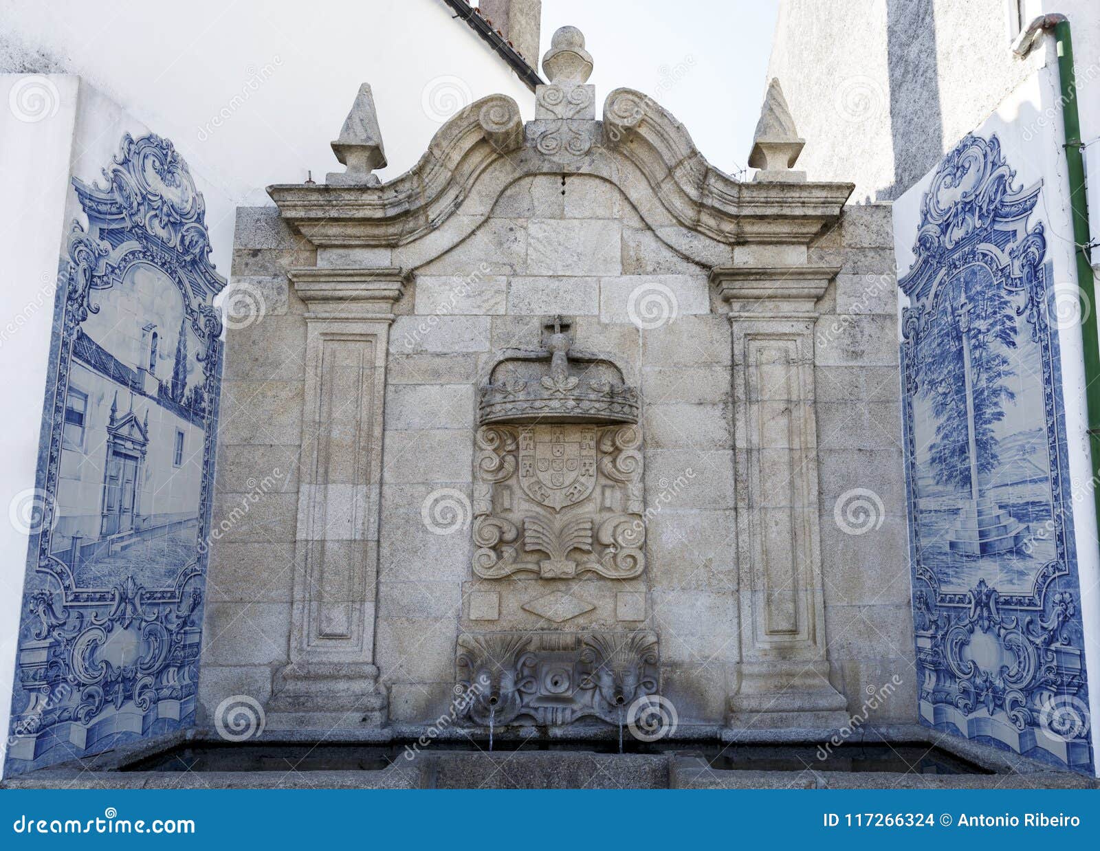 Fuente Barroca De Vinhais De Cano Foto de archivo - Imagen de ...